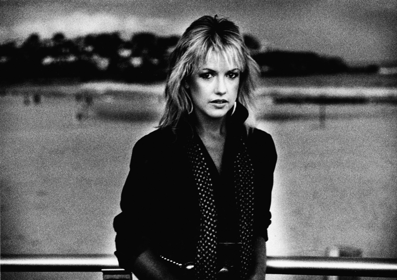 Sharon O'Neill joins NZ Music Hall Of Fame | RNZ