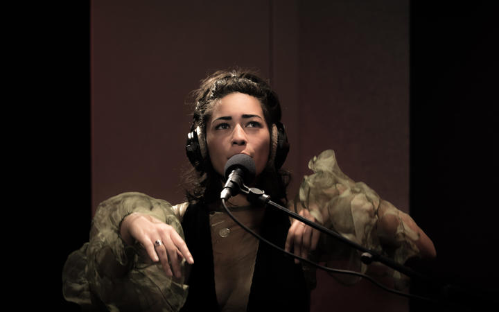 Auckland soul singer Lou'ana live in session | RNZ