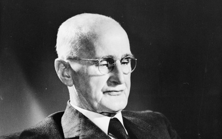 Voices in the Air: Sarah Johnston on 100 years of radio | RNZ