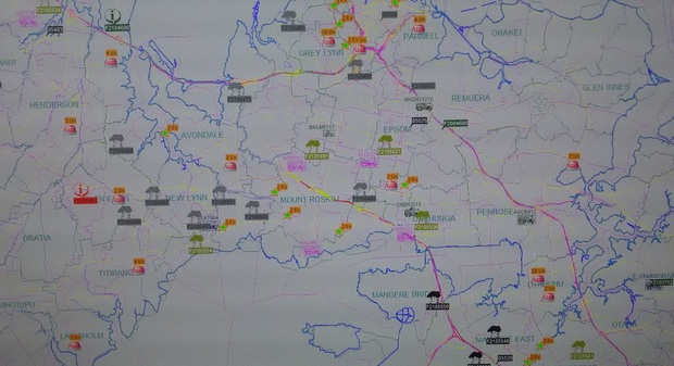 Auckland flooding: 80 homes hit, cars trapped | RNZ News