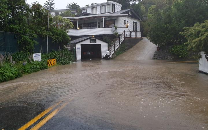 Flooding in Napier as heavy rain sweeps across North Island | RNZ News