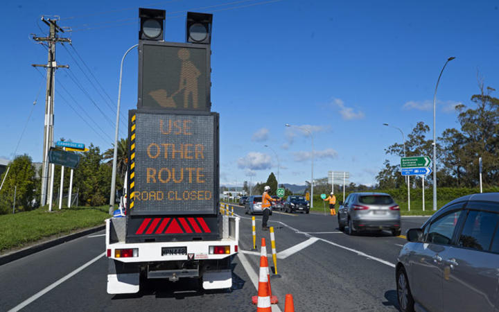 Kaimai Range road closed after containers toppled off truck | RNZ News