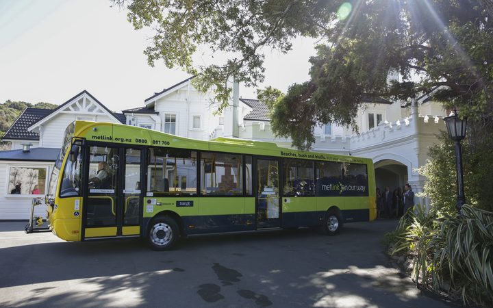 Wellington bus drivers impose deadline for new pay offer | RNZ News