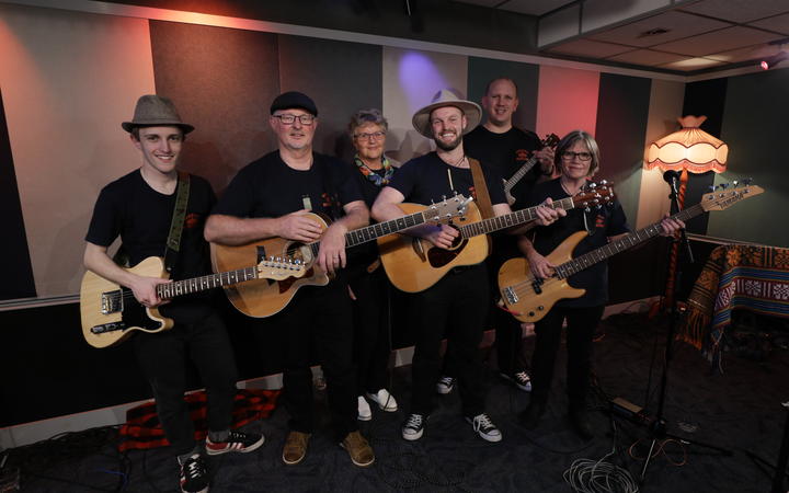 The Harmonic Resonators perform a Māori folk song medley | RNZ